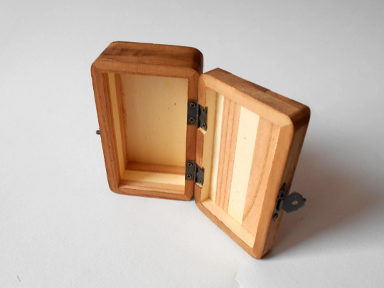 Small brown wooden box - Exiarts & Ecocrafts