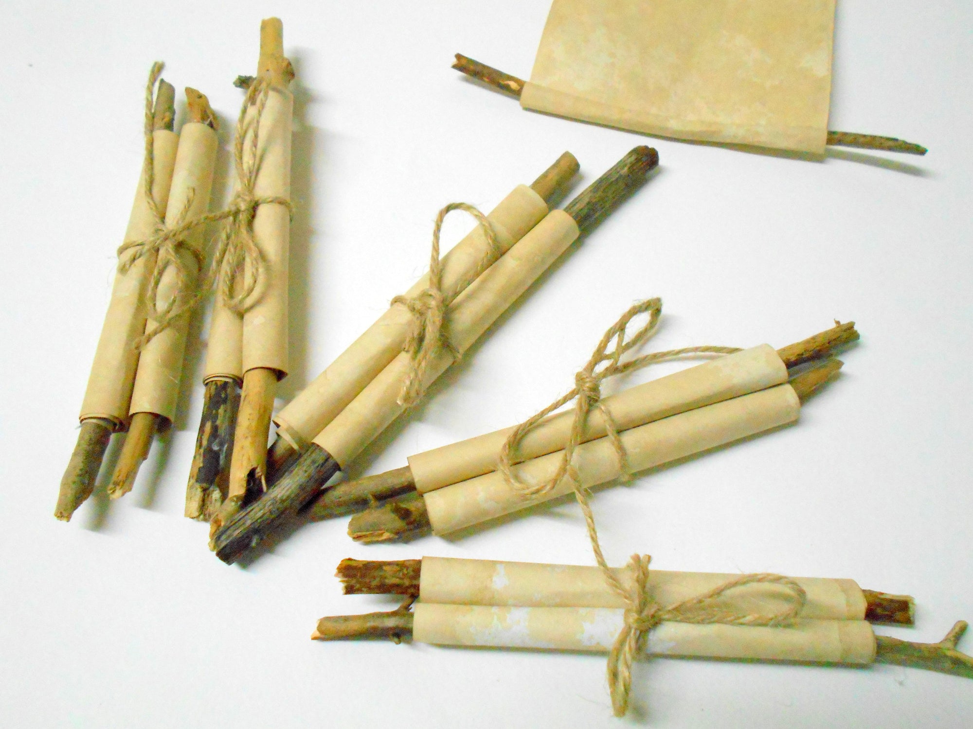 10 Paper scrolls- Wedding invitations - Exiarts & Ecocrafts